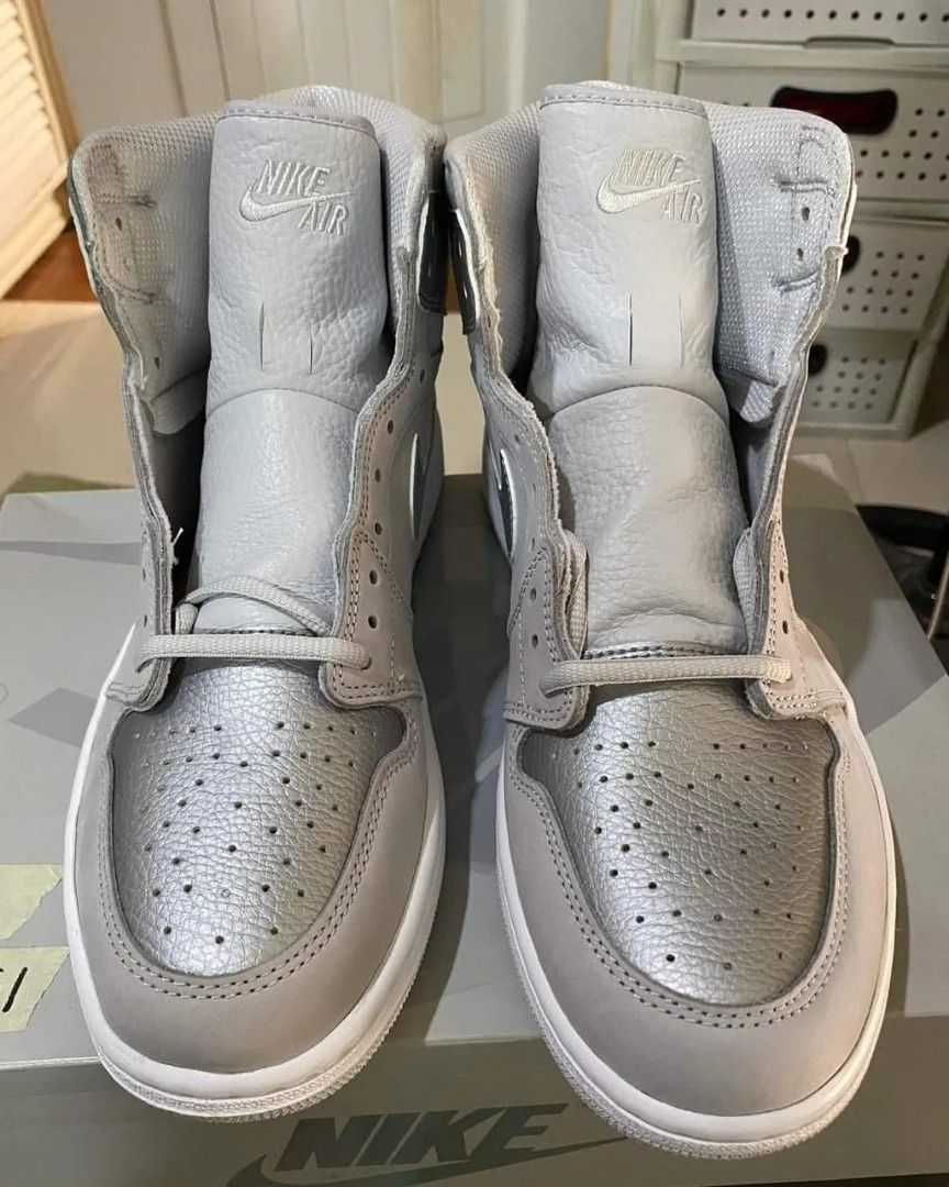 AIR JORDAN 1 RETRO SILVER, Men's Fashion, Footwear, Sneakers on Carousell
