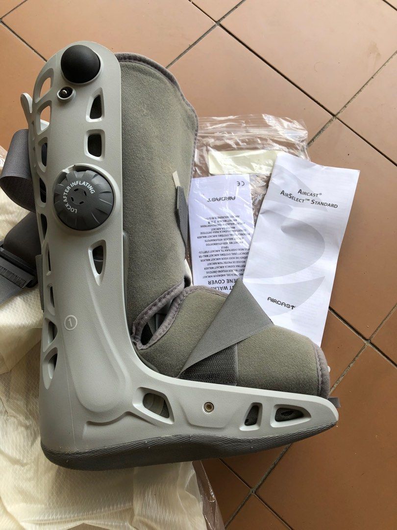 Aircast Orthopaedic Boot SM size, Health & Nutrition, Assistive ...