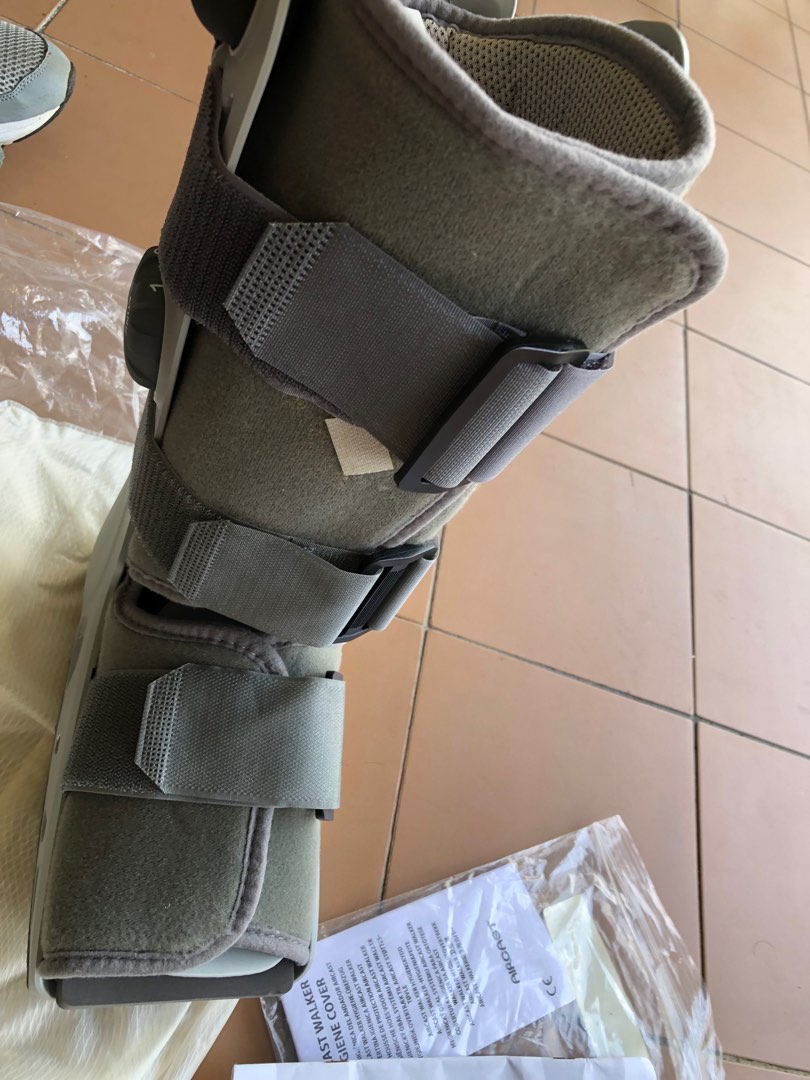 Aircast Orthopaedic Boot SM size, Health & Nutrition, Assistive ...