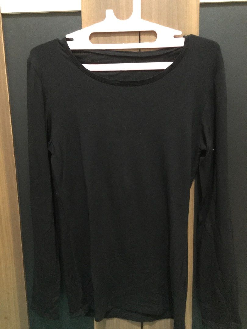 🔺UNIQLO🔺Atasan hitam, Fesyen Wanita, Pakaian Wanita, Atasan di Carousell