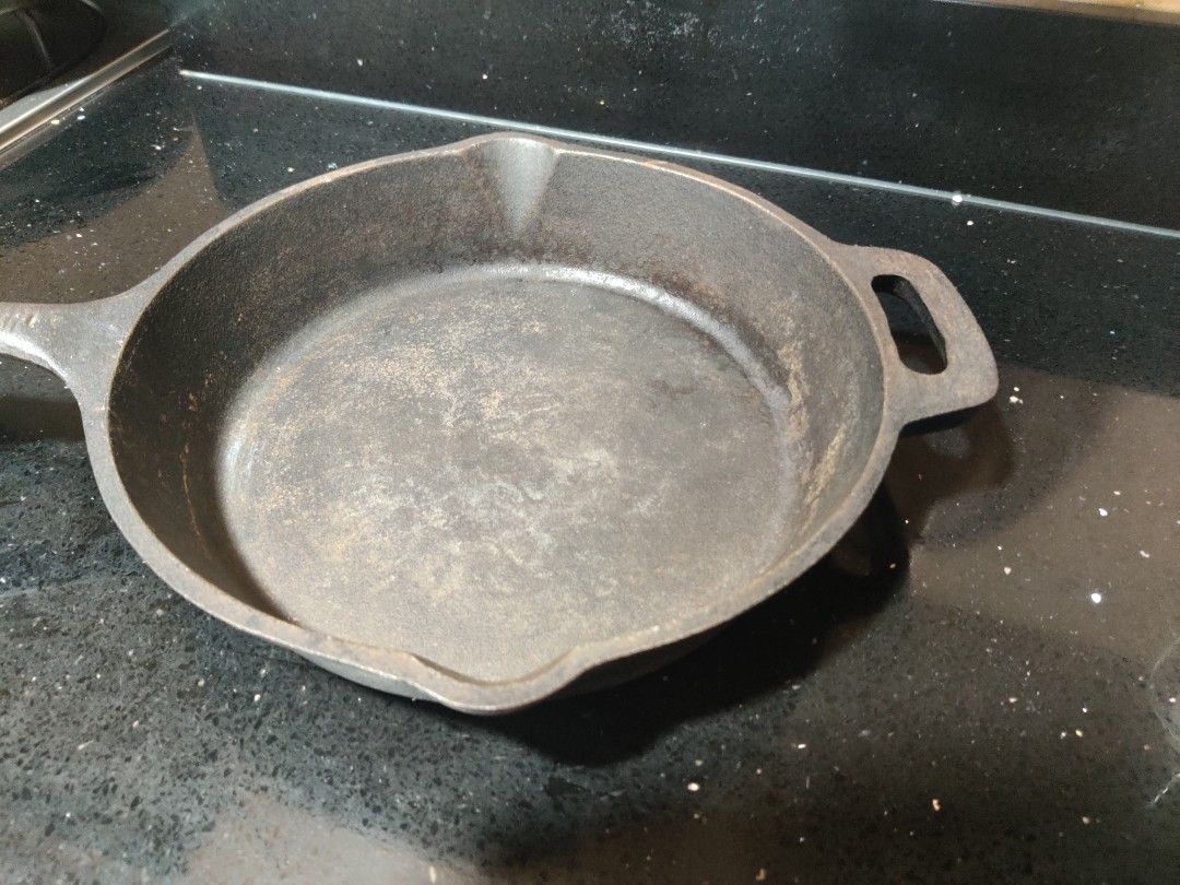Cast Iron Pan, Furniture & Home Living, Kitchenware & Tableware ...