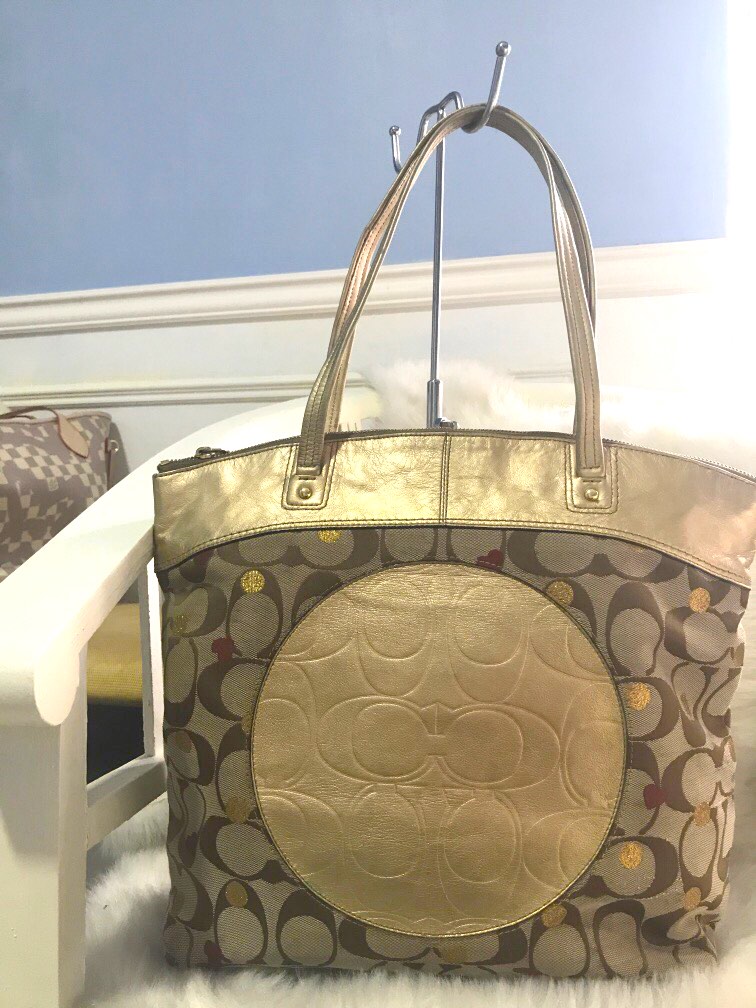 COACH LAURA TOTE, Women's Fashion, Bags & Wallets, Shoulder Bags on ...