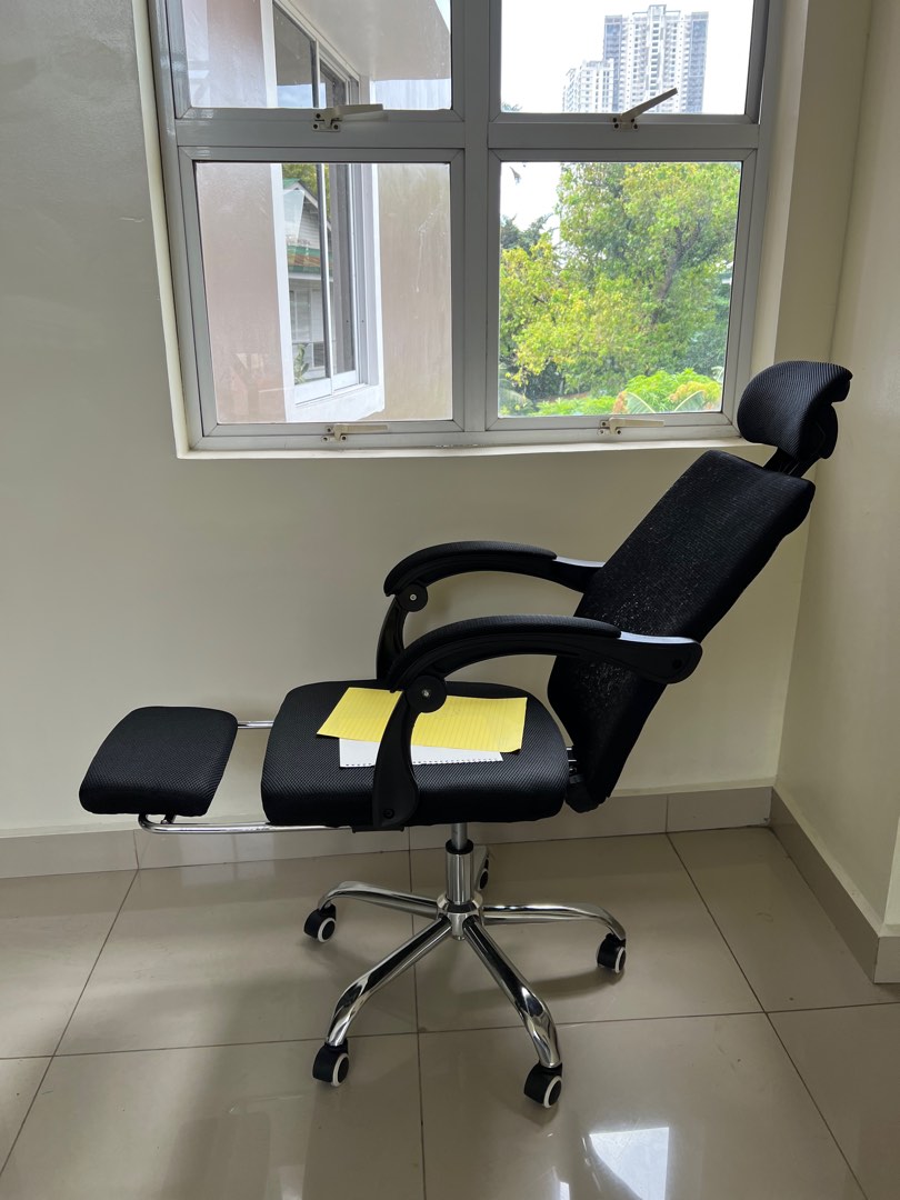 Ergonomic Chair, Furniture & Home Living, Office Furniture & Fixtures on Carousell