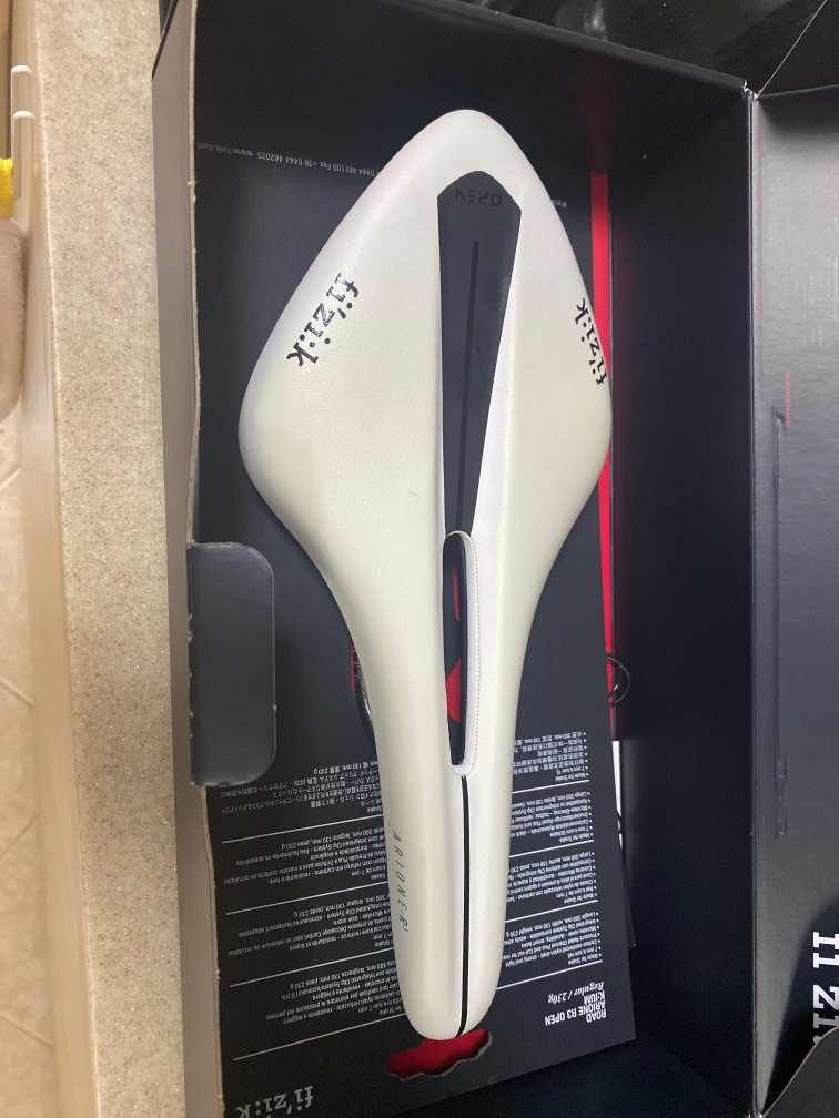 Fizik arione r3 Regular, Sports Equipment, Bicycles & Parts, Parts ...