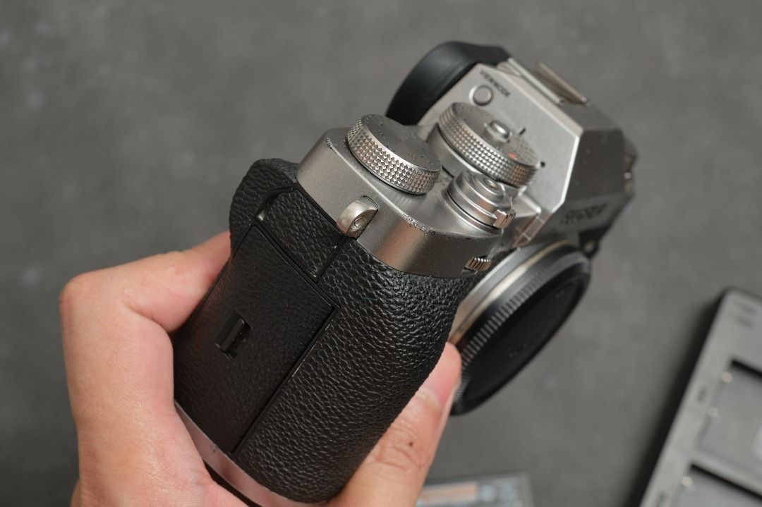 Fujifilm X-T3 silver / xt3 body, Photography, Cameras on Carousell