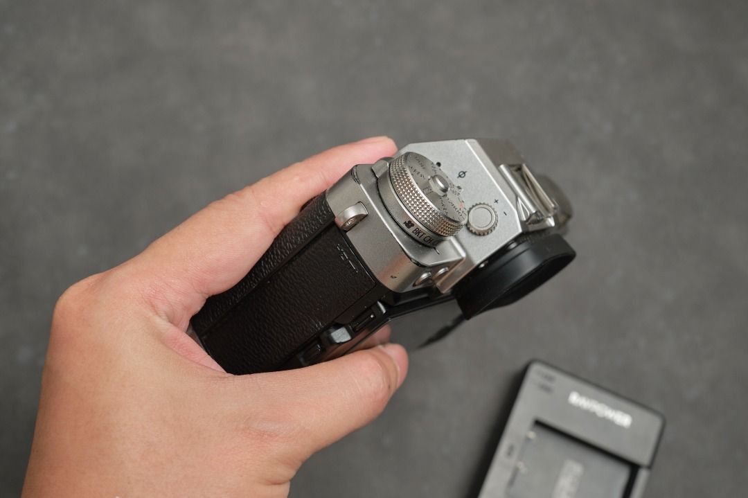 Fujifilm X-T3 silver / xt3 body, Photography, Cameras on Carousell