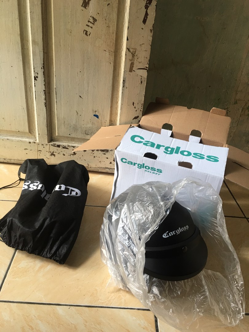 Helm Cargloss, Serba Serbi, Others di Carousell