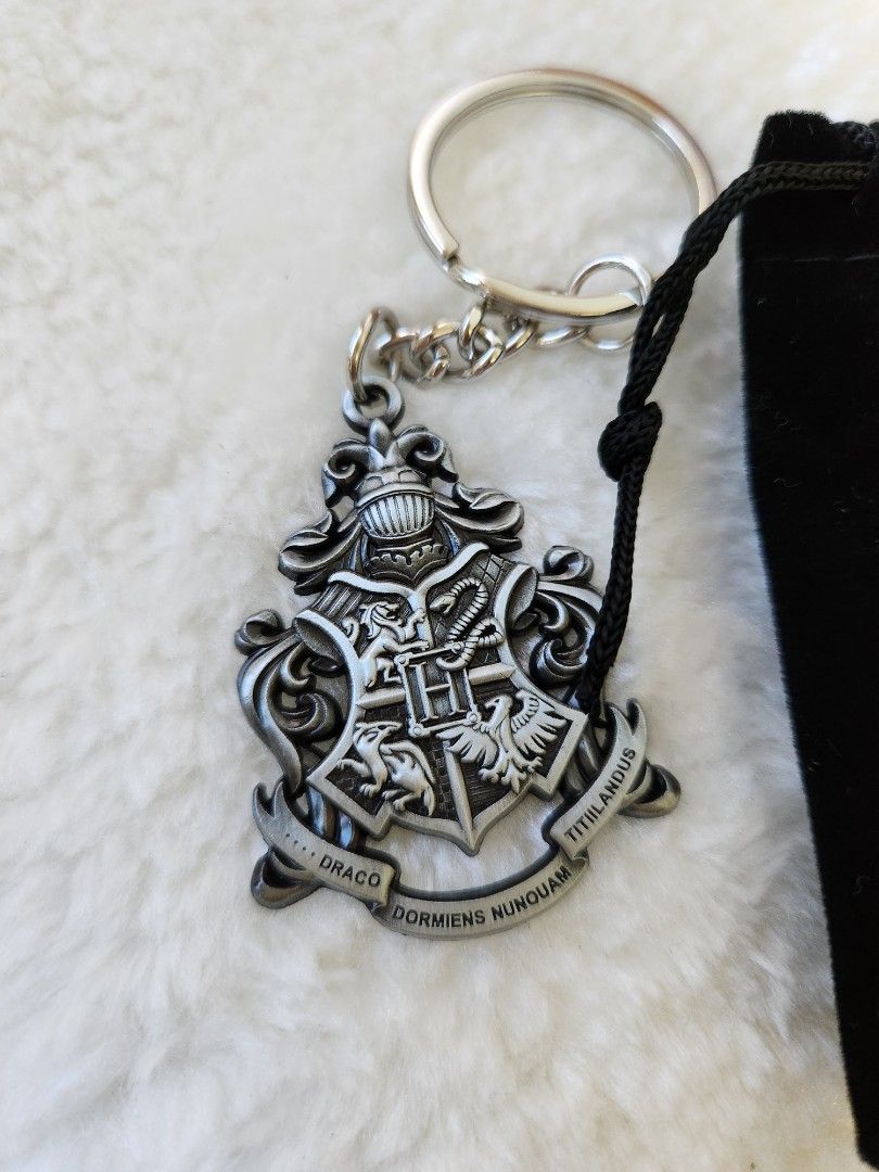 Hogwarts Legacy Pre-Order Keychain, Video Gaming, Gaming Accessories ...