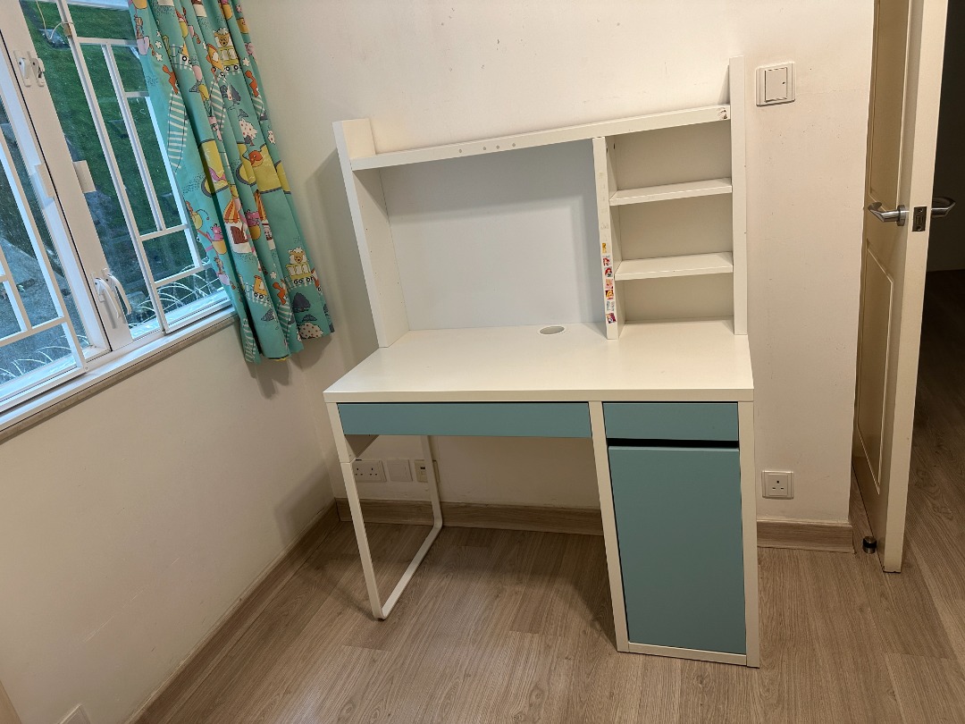 IKEA Micke Desk (white & blue), 兒童＆孕婦用品, 兒童傢具, 兒童傢具 - 桌子及椅子 - Carousell