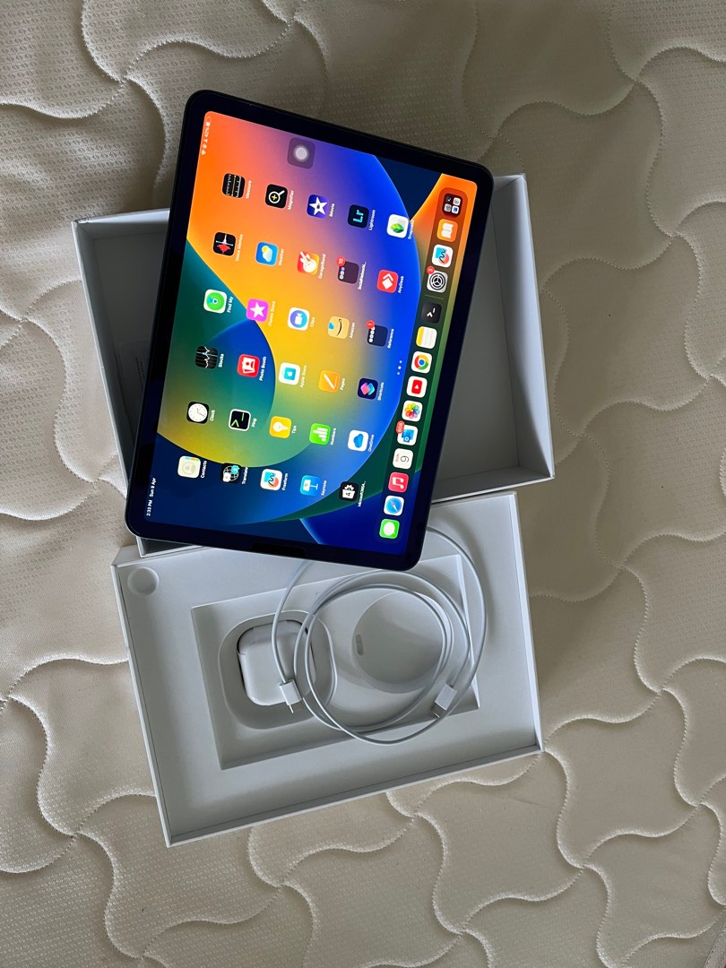 iPad Air 5 blue color 64GB Wi-Fi, Mobile Phones & Gadgets, Tablets ...