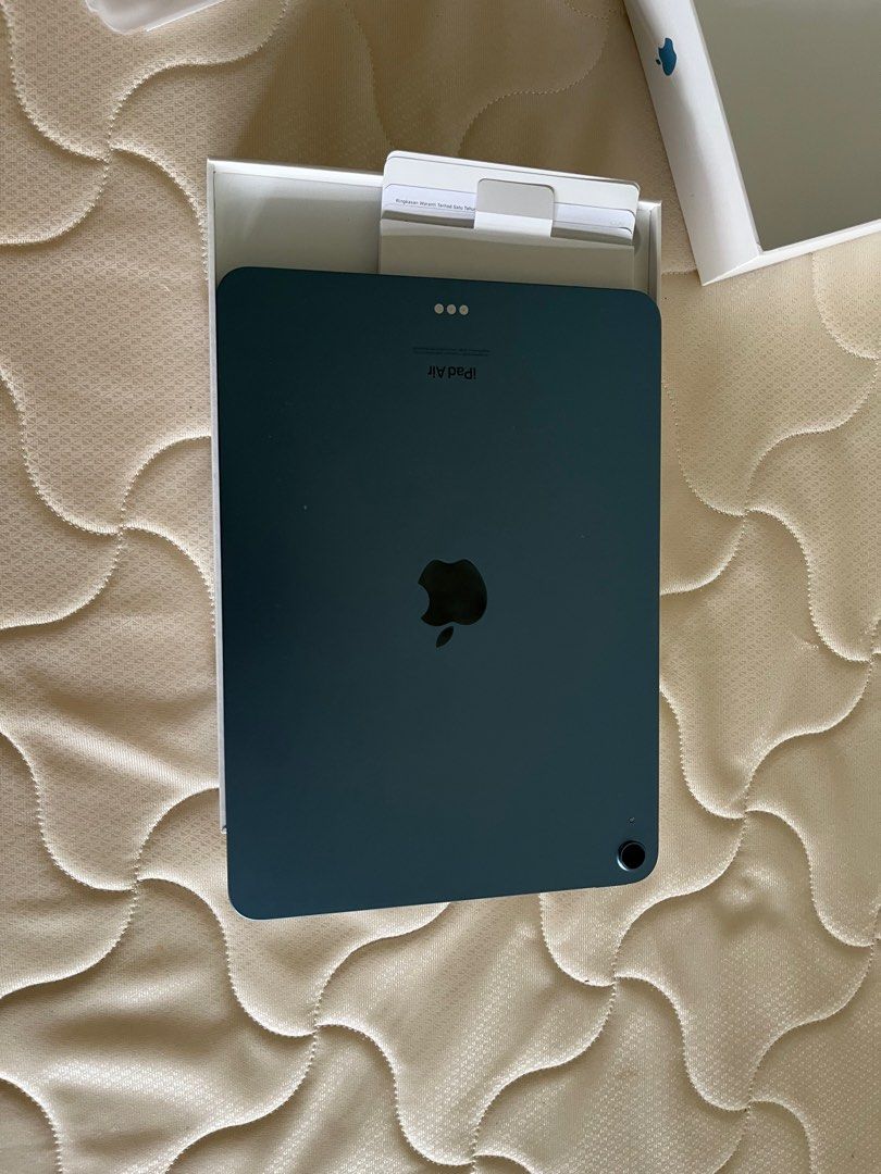 iPad Air 5 blue color 64GB Wi-Fi, Mobile Phones & Gadgets, Tablets ...