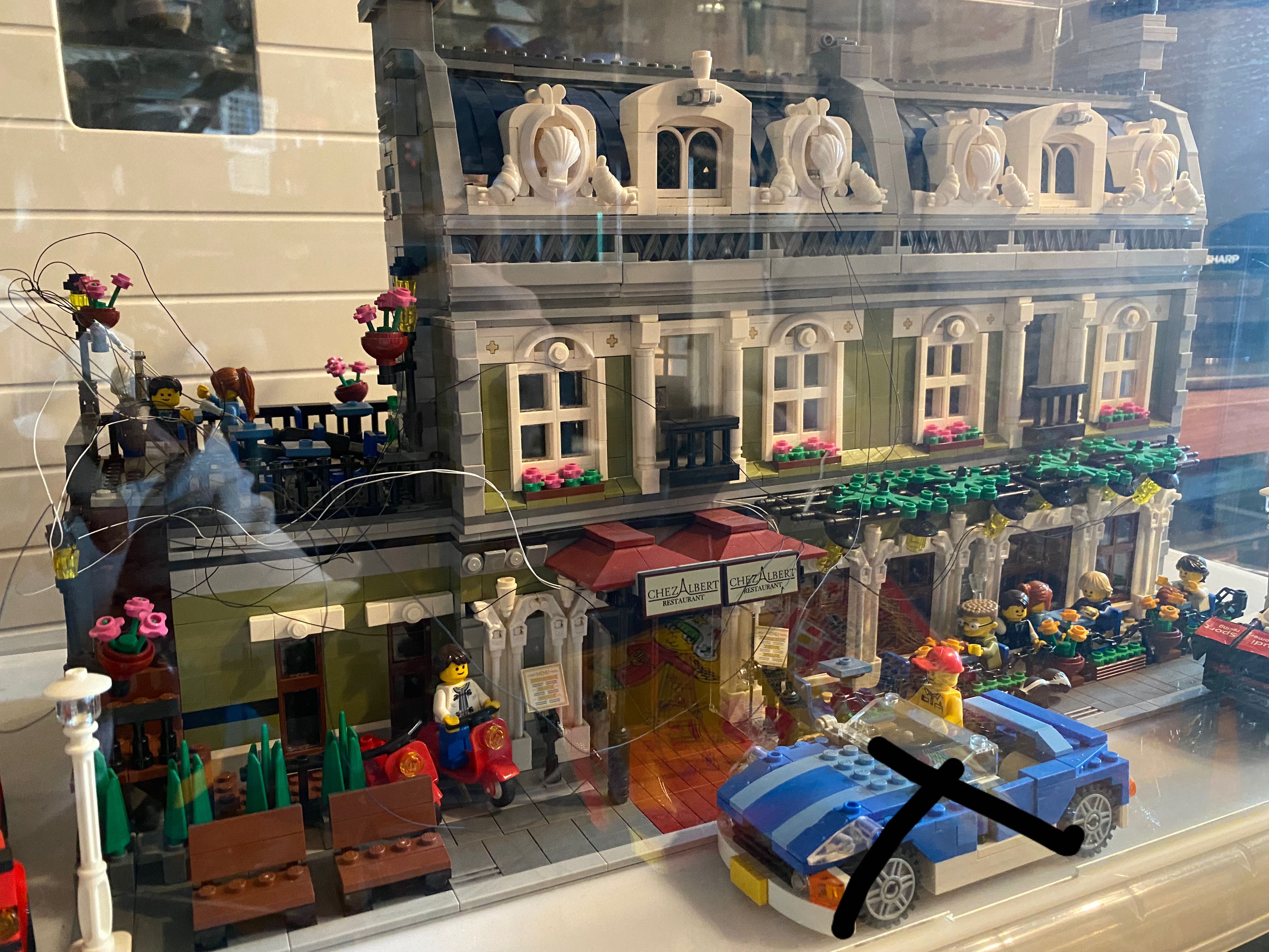 Lego 10243 2盒已砌連display box, 興趣及遊戲, 玩具 & 遊戲類 - Carousell