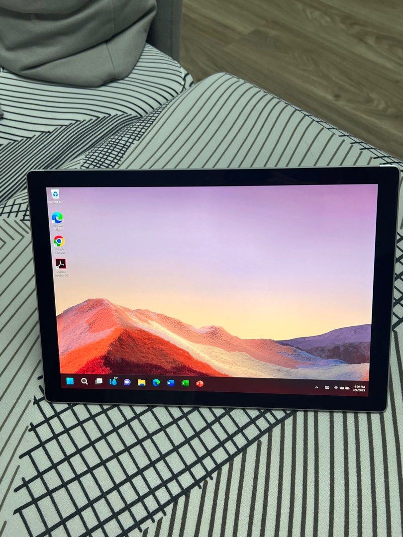 Like-new Microsoft Surface Pro 7 Platinum Laptop | 10th Gen Intel core ...