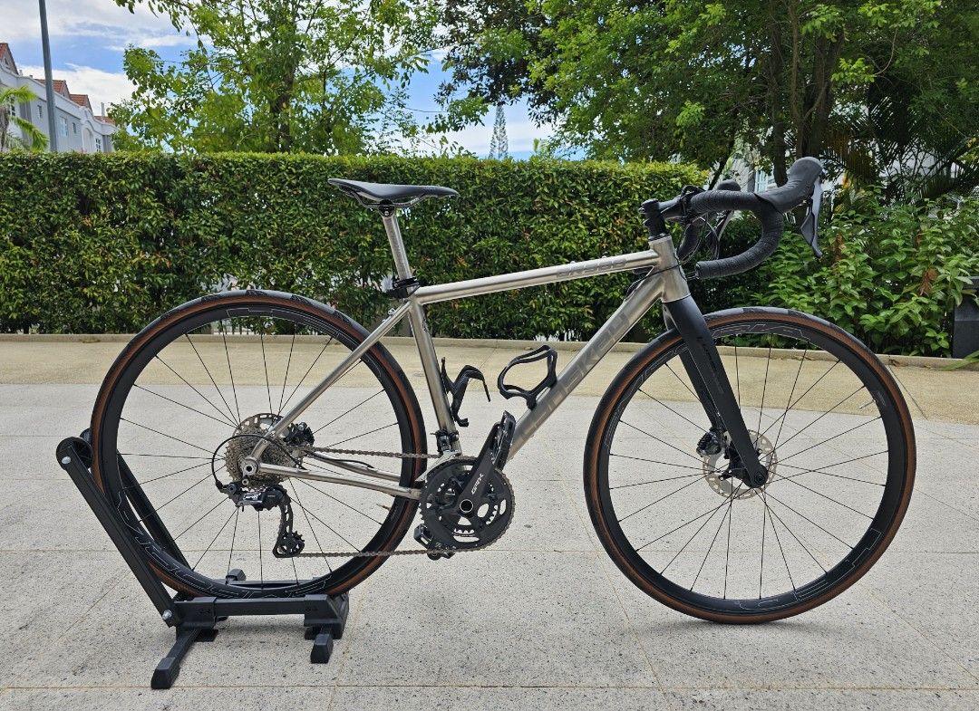 Lynskey GR300 Titanium Gravel bike with GRX810 x2, Sports Equipment ...