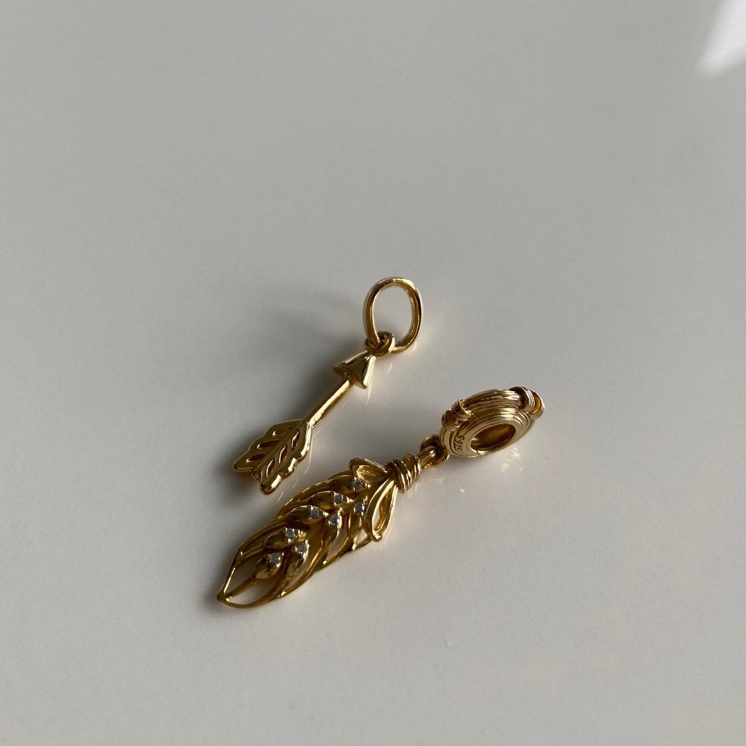 Pandora Shine Golden Arrow Dangle Charm, Women's Fashion, Jewelry ...