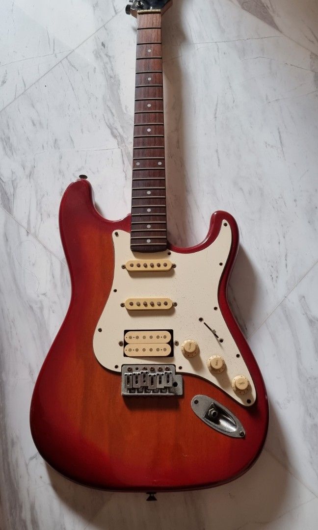 Samick Electric Guitar, Hobbies & Toys, Music & Media, Musical Instruments on Carousell
