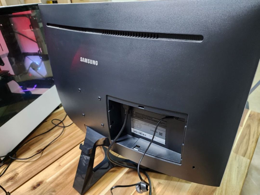 Samsung 27" WQHD curved Gaming Monitor! 144hz, 1440p, C27JG5x ...