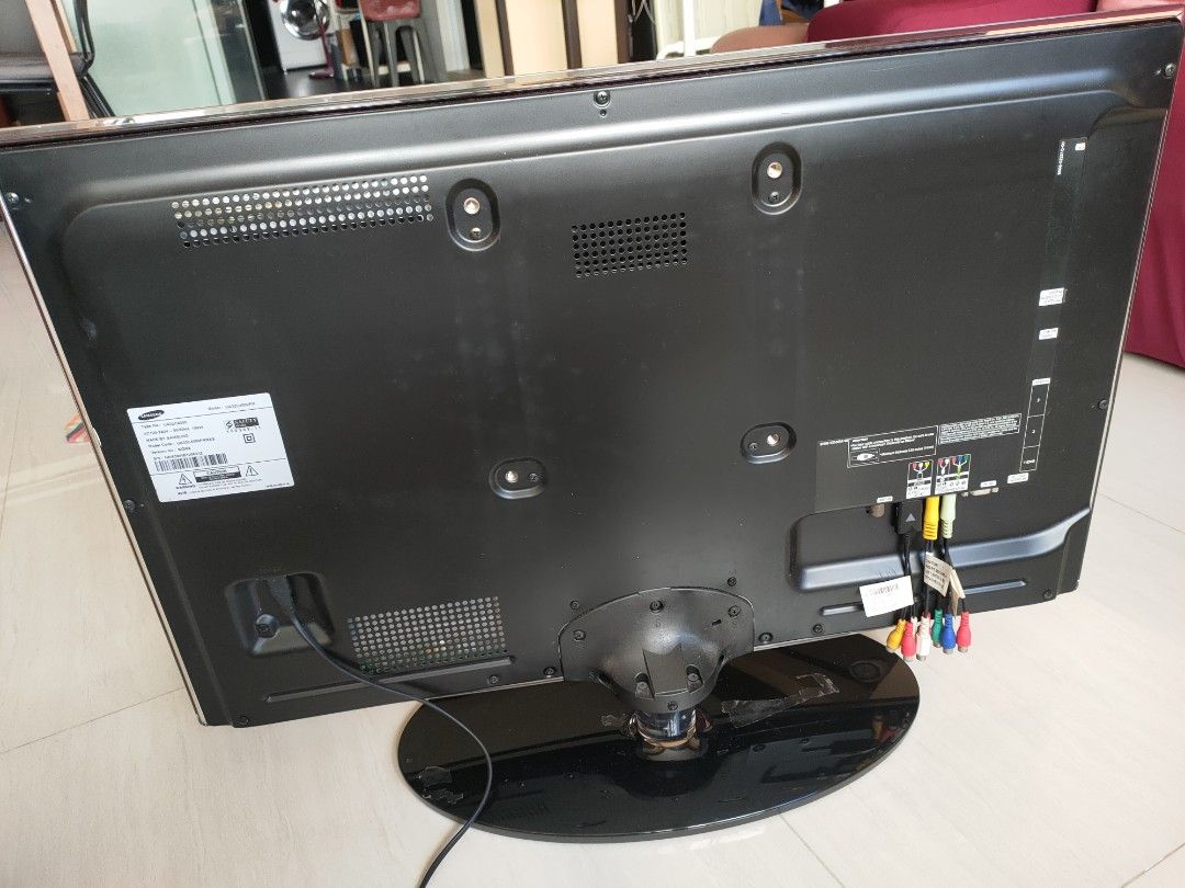 Samsung LED 32" tv, TV & Home Appliances, TV & Entertainment, TV on ...