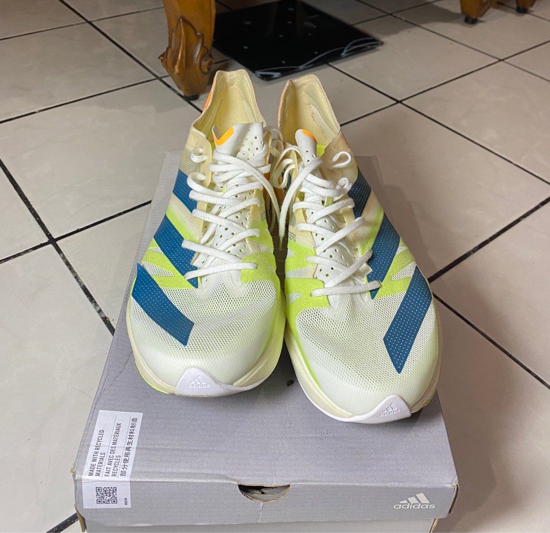 Sepatu running Adidas Original, Olah Raga, Baju Olahraga di Carousell