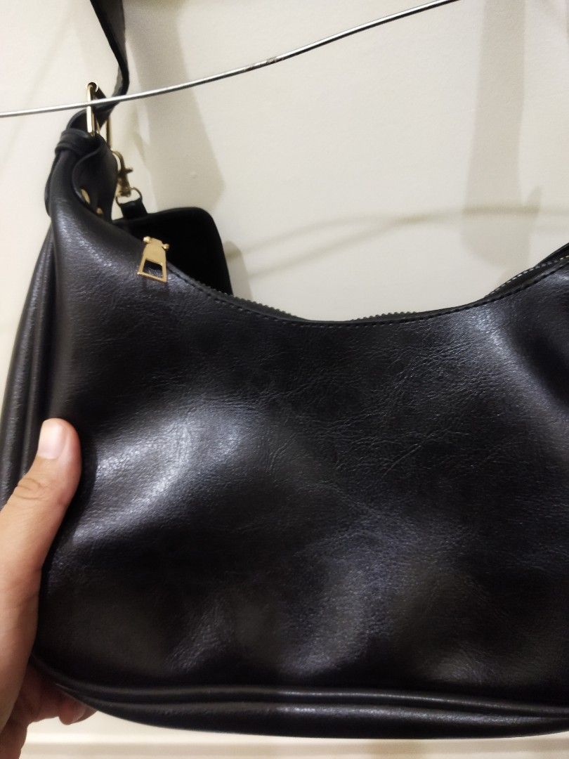 Tas hitam kecil, Fesyen Wanita, Tas & Dompet di Carousell