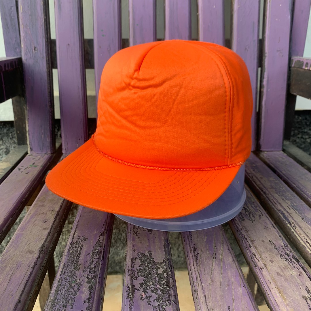 Topi Basic Orange, Fesyen Pria, Aksesoris, Topi di Carousell