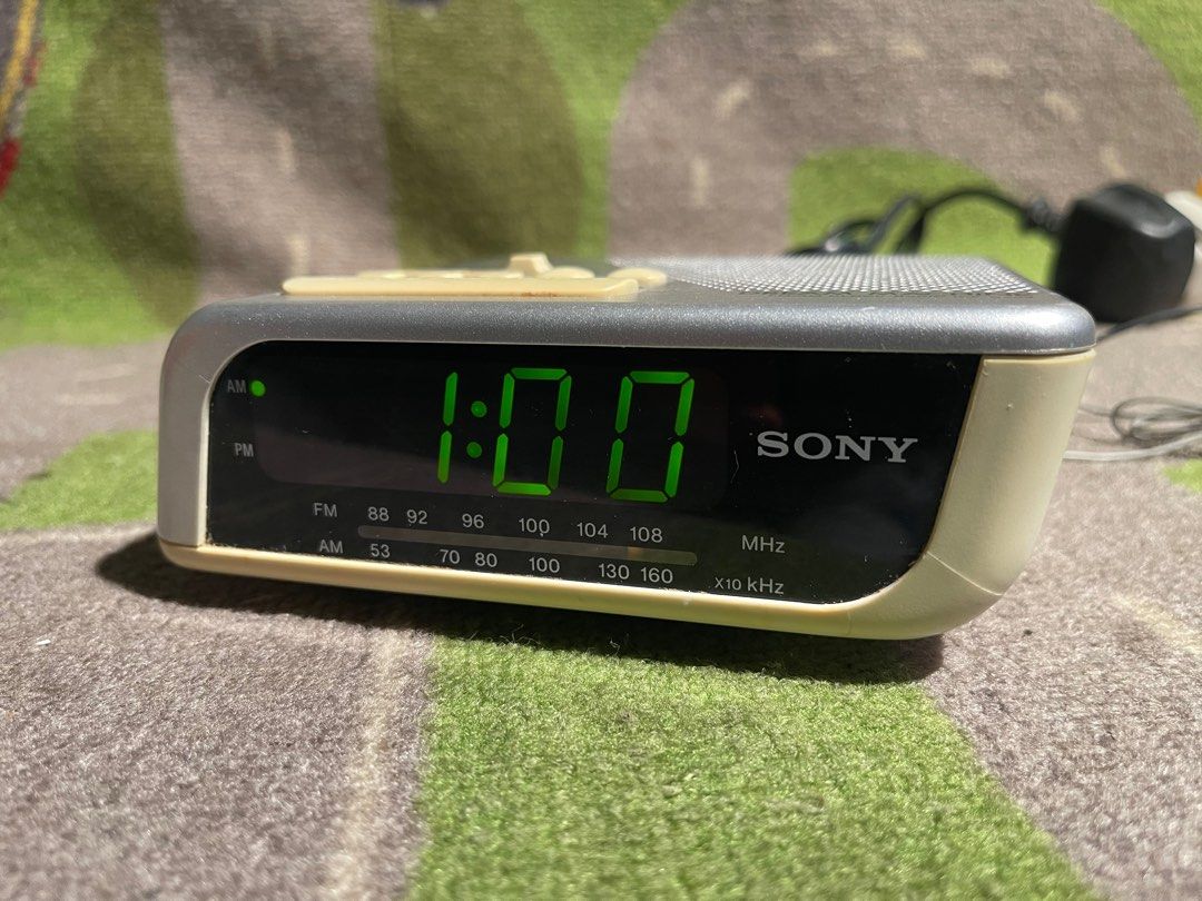Vintage Sony dream machine Radio Clock Alarm 220v complete local ...