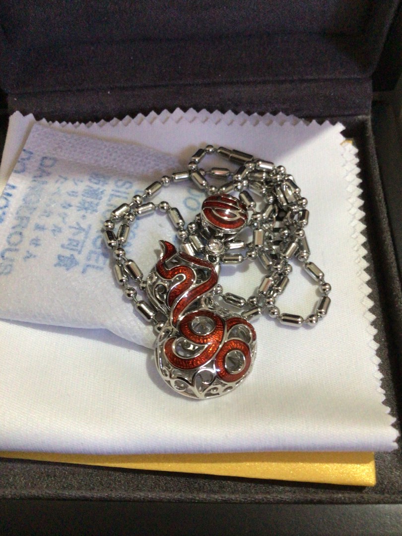 Visiber Necklace, Luxury, Accessories on Carousell