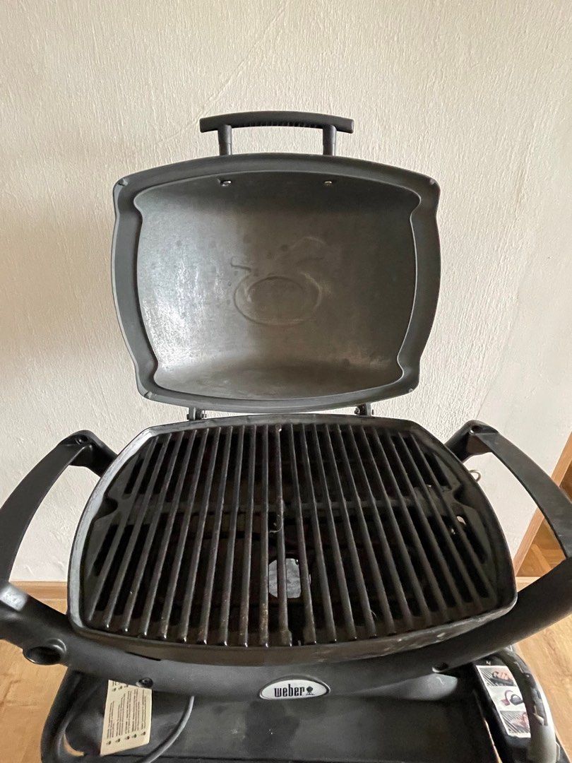 Weber electric grill with free cover and extra griddle plate, TV & Home ...