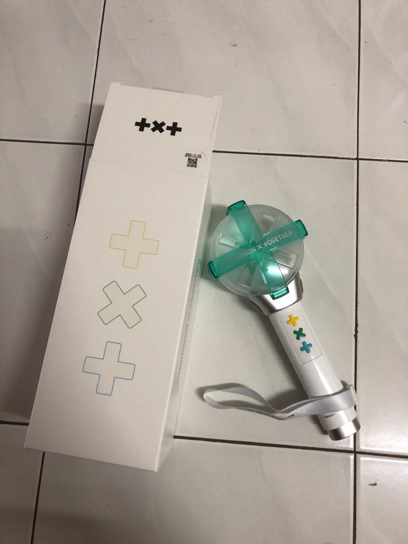 WTS MOA BONG TXT OFFICIAL LIGHT STICK, Hobbies & Toys, Collectibles ...