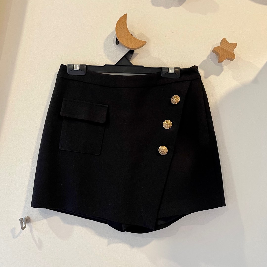 BLACK SKORTS, Women's Fashion, Bottoms, Shorts on Carousell
