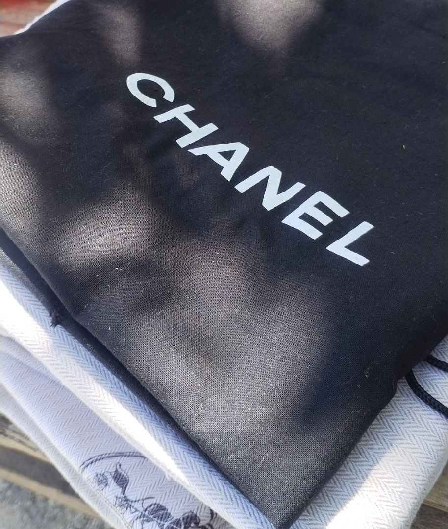 CHANEL HAND CARRY DUSTBAG on Carousell