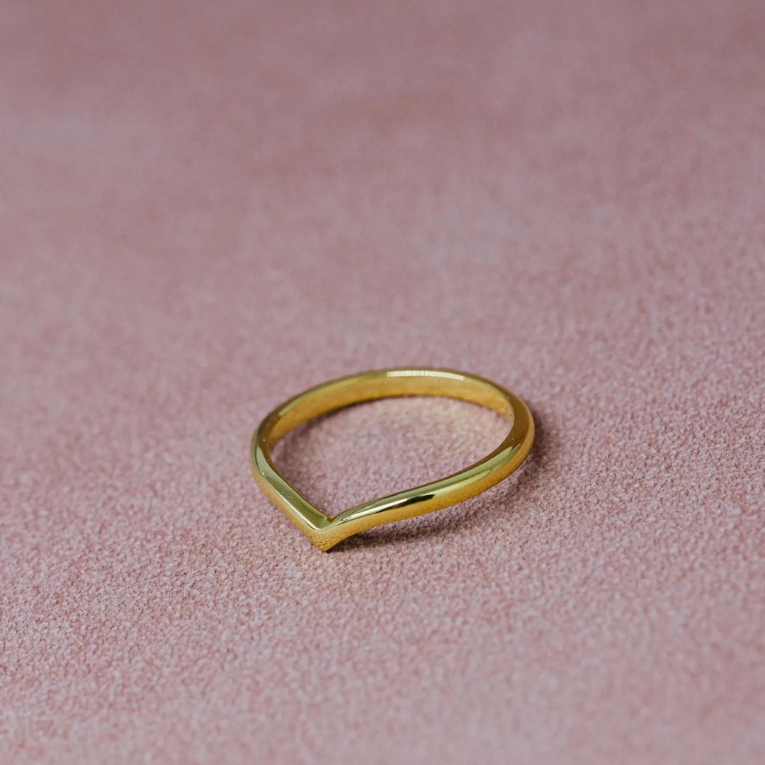 Chevron Gold Ring, Women's Fashion, Jewelry & Organizers, Rings on ...