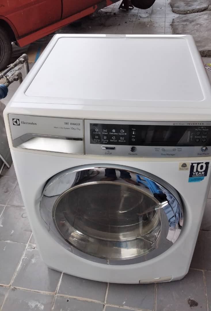 Electrolux inverter 2in1 washer & dryer 10/7kg rm1200, TV & Home ...