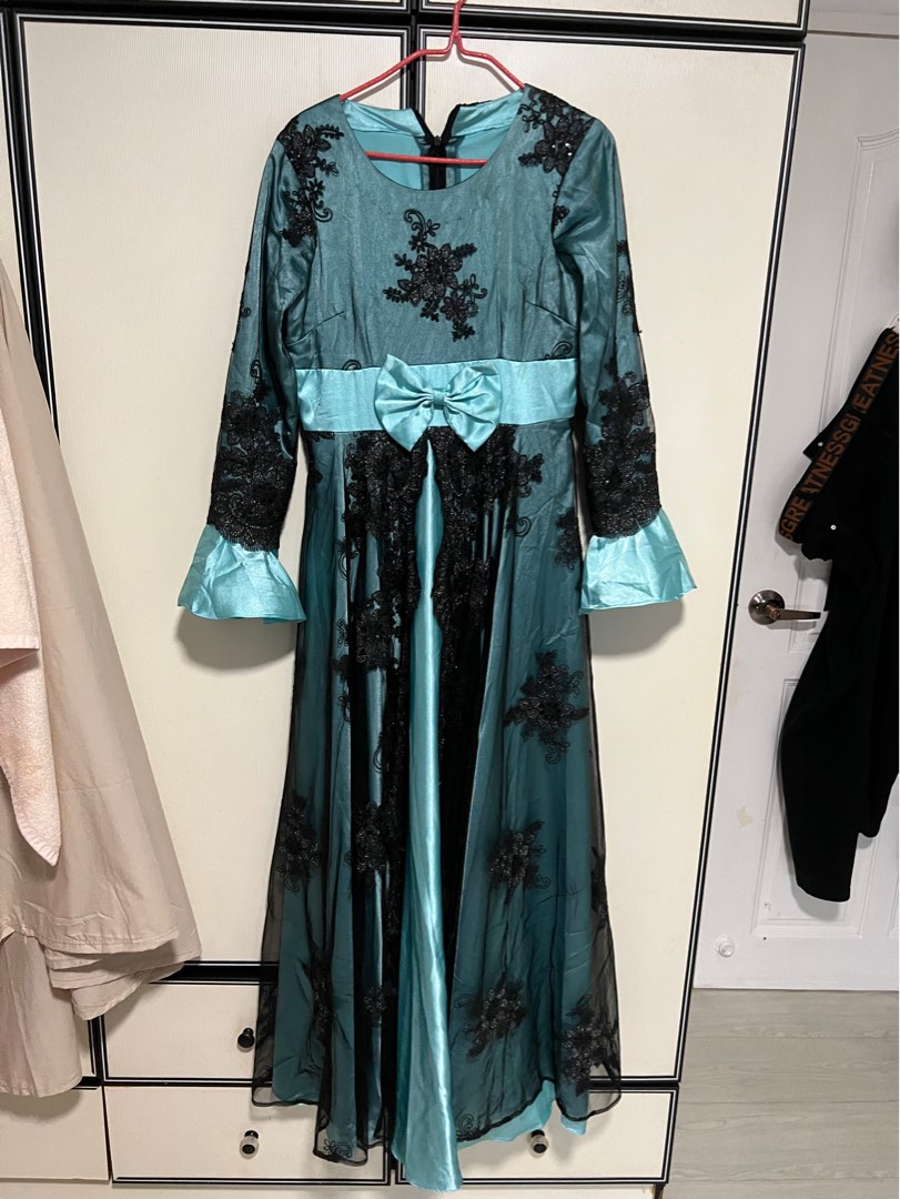 Green lace Dress (Raya), Women's Fashion, Muslimah Fashion, Baju Kurung ...