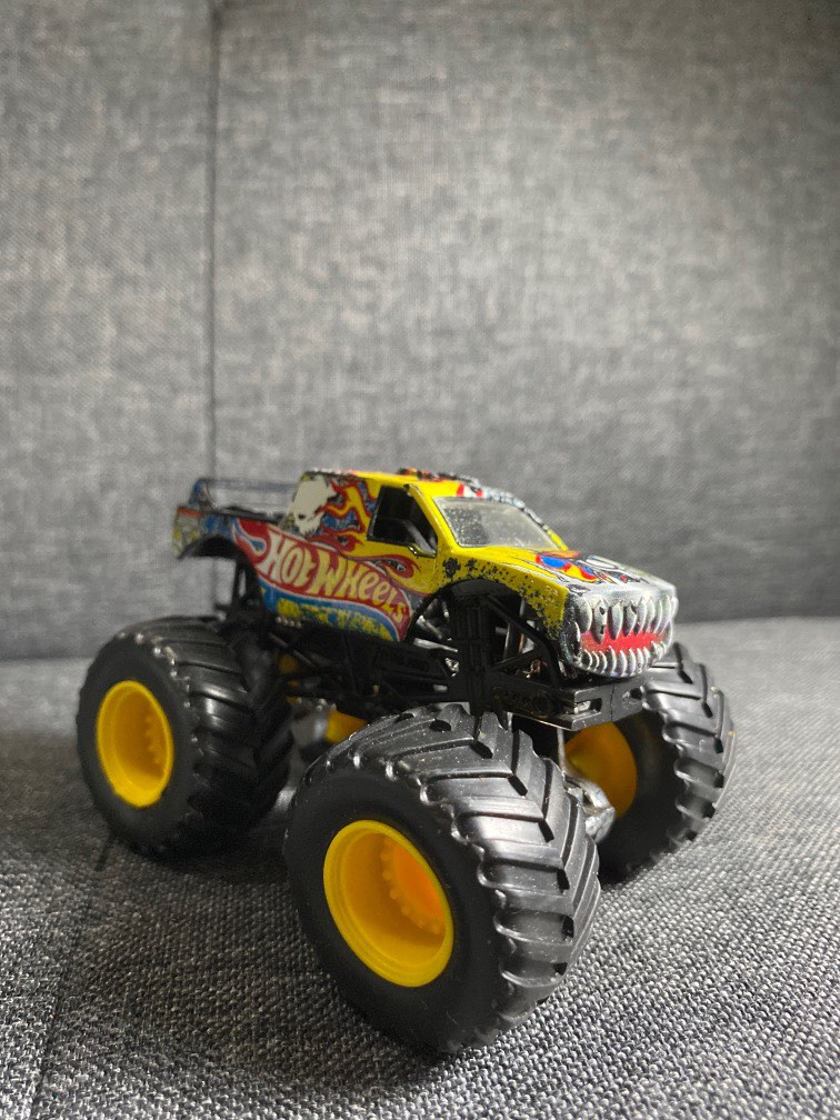 HOT Wheels Monster JAM 1:64 Scale Team Firestorm 25TH Anniversary ...