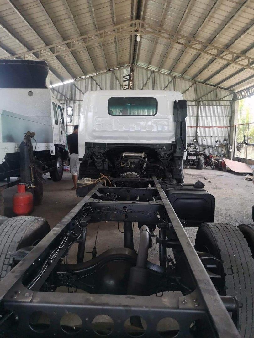 Isuzu elf cab and chassis 14ft. NPR, Special Vehicles, Heavy Vehicles ...