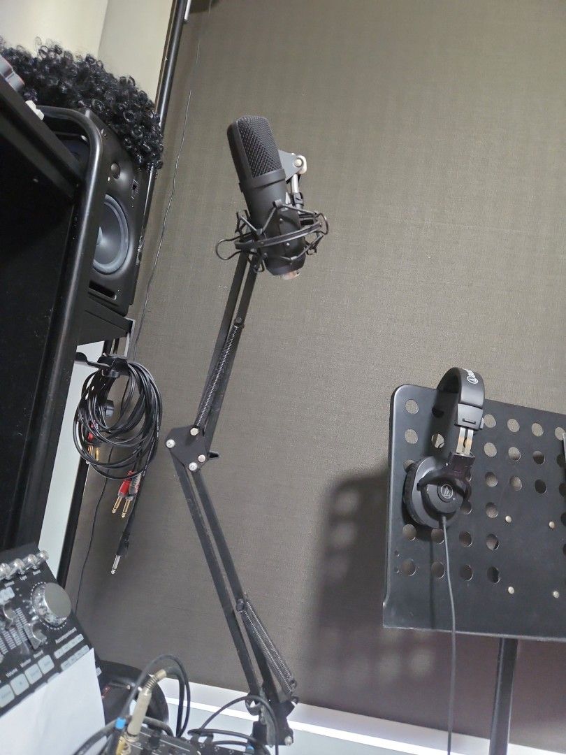 Maono Condenser Mic with boom stand, Audio, Microphones on Carousell