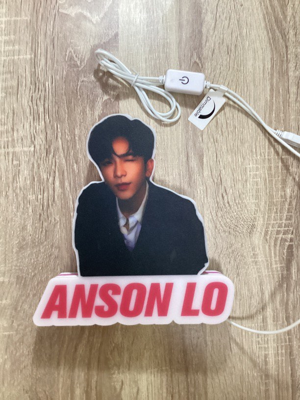 MIRROR - Anson LO 造型枱燈, 興趣及遊戲, 收藏品及紀念品, 明星周邊 - Carousell