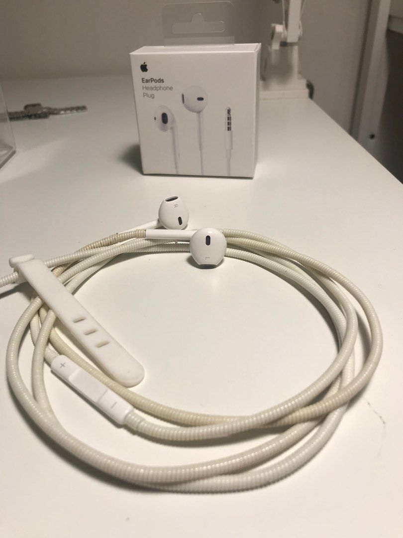 Original Apple Earpods Headphone plug, Audio, Earphones on Carousell