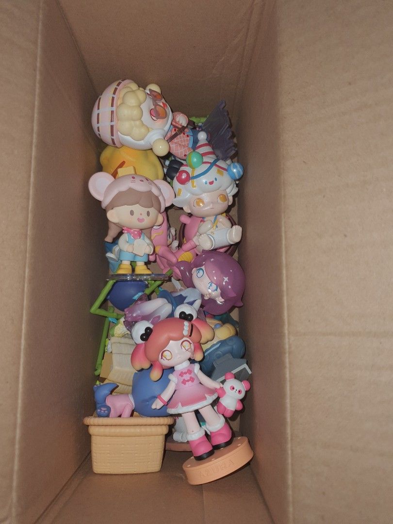 Popmart collection , bundle of everything in the image!! (14 figures ...