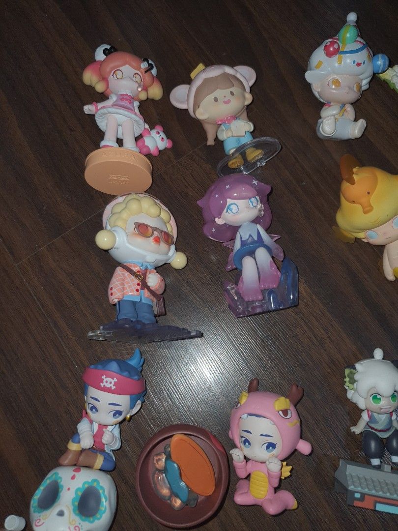 Popmart collection , bundle of everything in the image!! (14 figures ...