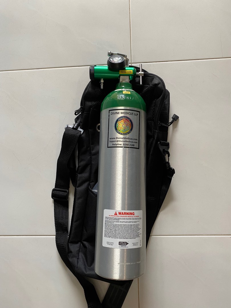 Portable oxygen cylinder set, Health & Nutrition, Medical Supplies ...