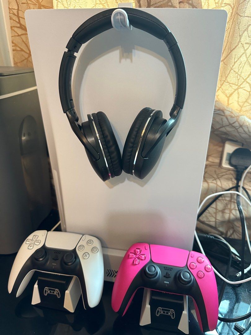 PS5 (with 2 controllers and few free games disks), Video Gaming, Video ...