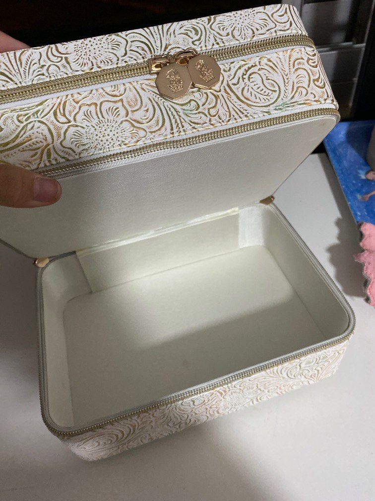 Ritz Carlton Makeup Box, Furniture & Home Living, Home Improvement ...