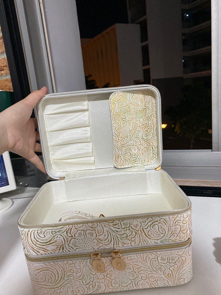 Ritz Carlton Makeup Box, Furniture & Home Living, Home Improvement ...