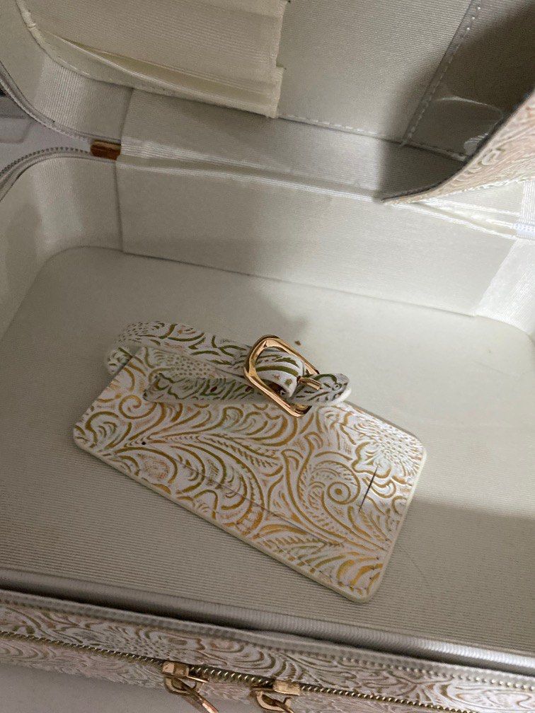 Ritz Carlton Makeup Box, Furniture & Home Living, Home Improvement ...