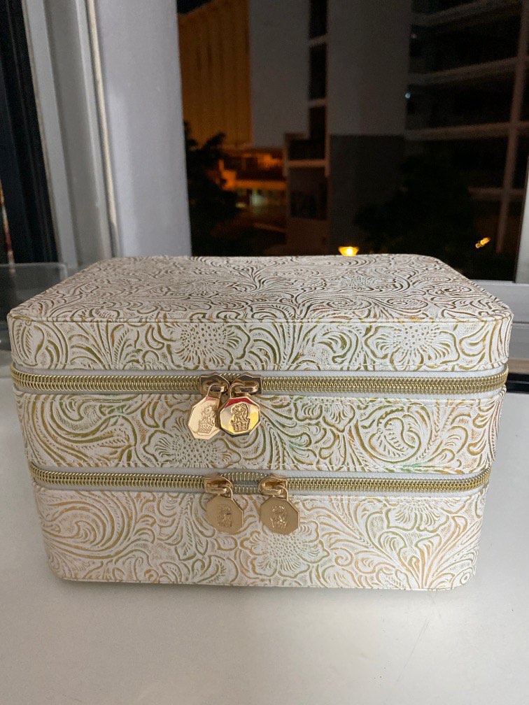 Ritz Carlton Makeup Box, Furniture & Home Living, Home Improvement ...