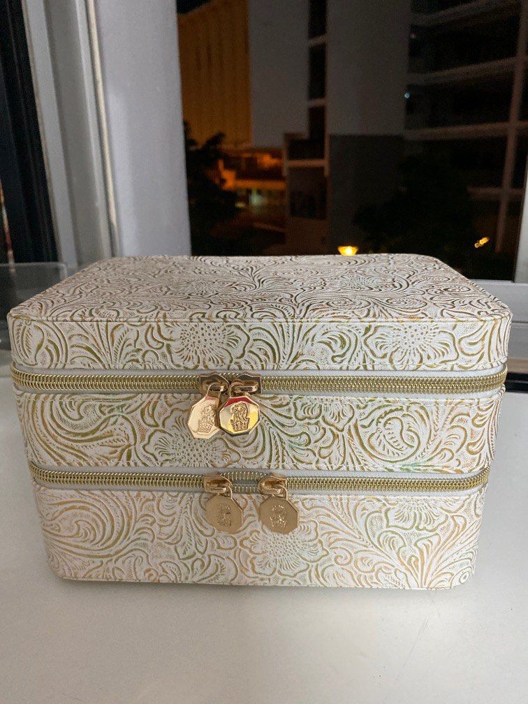 Ritz Carlton Makeup Box, Furniture & Home Living, Home Improvement ...