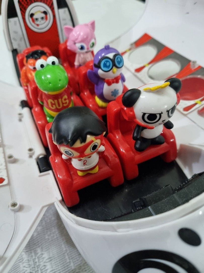 Ryan's World Panda Airplane Set with 6 Figures on Carousell