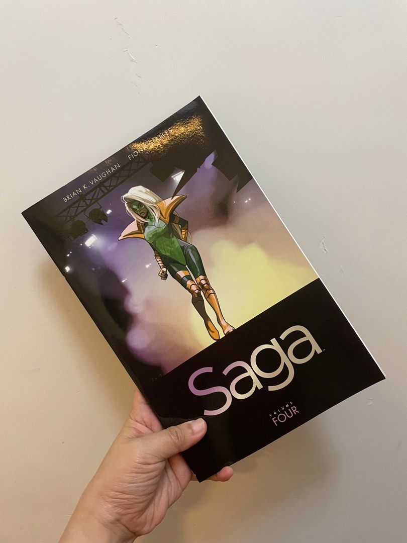 Saga vol 4 by Brian K Vaughan and Fiona Staples, 興趣及遊戲, 書本 & 文具, 漫畫 ...
